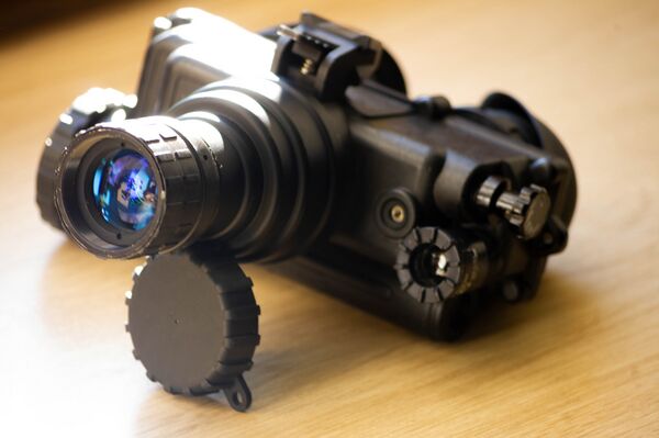AN/PVS-7 - Night Vision Wiki